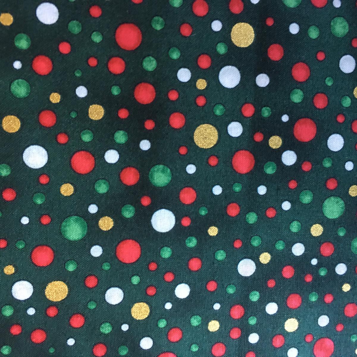 Tissu à pois multicolores sur fond vert